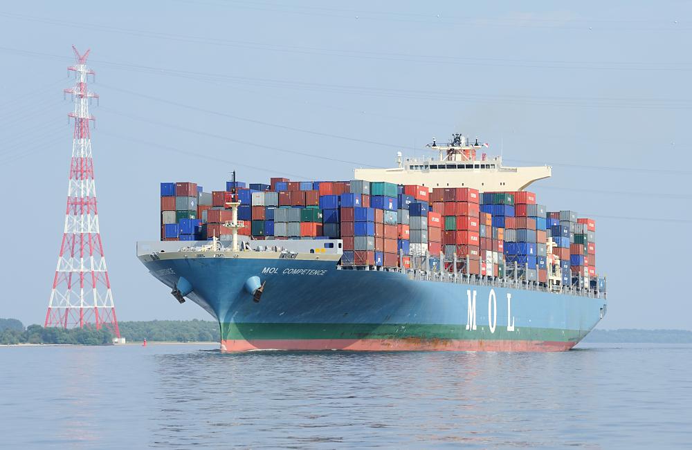 5630 Ueberlandleitungen ueber die Elbe Containerschiff MOL COMPETENCE ... 5630 Ueberlandleitungen ueber die Elbe Containerschiff MOL COMPETENCE ...