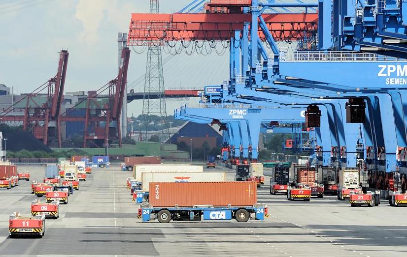 12510_5266 Beladene und leere AGV, Automated Guided Vehicles in Hamburg ...